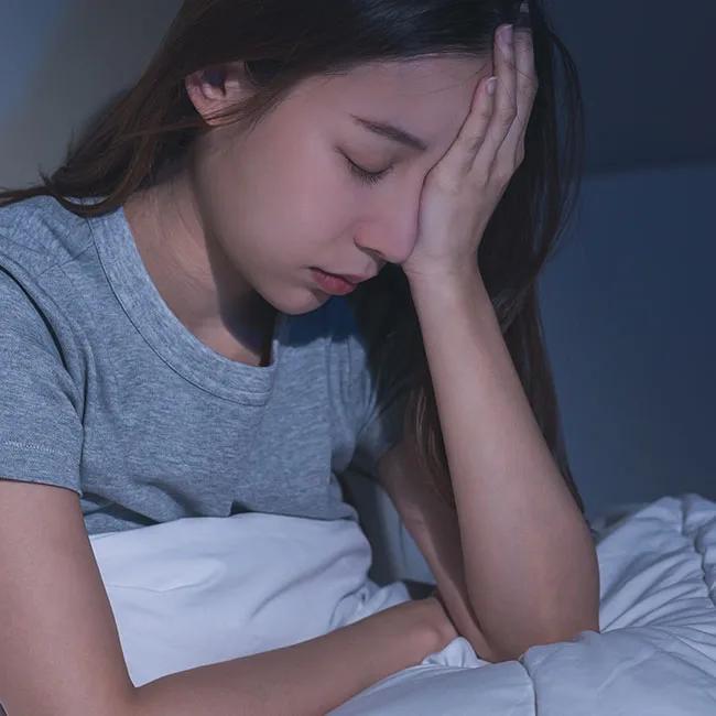 Health Experts Say These 6 'Harmful' Bedtime Habits Can Wreck Your ...