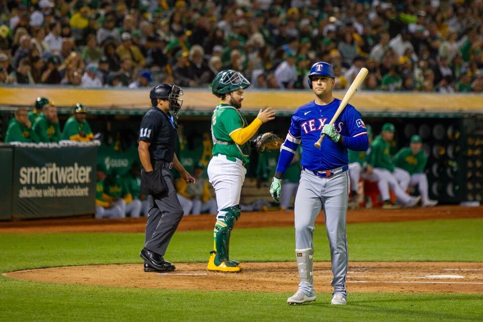 Nathaniel Lowe appears ready for his redemption - NewsBreak