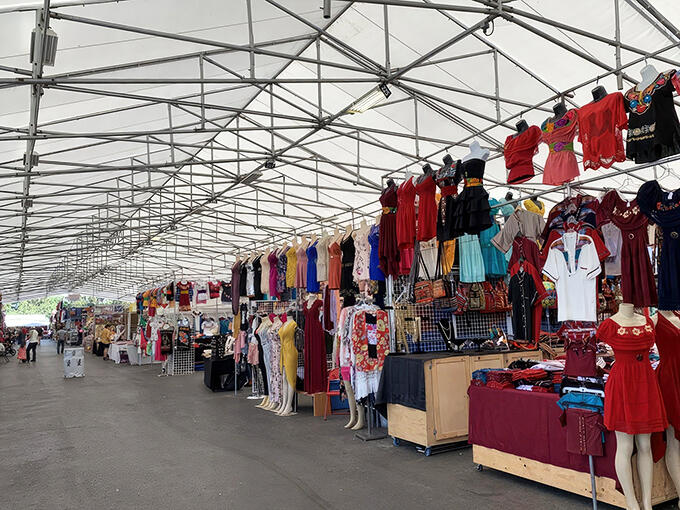 10 Enormous Flea Markets In California Where You Can Fill A Whole Cart ...