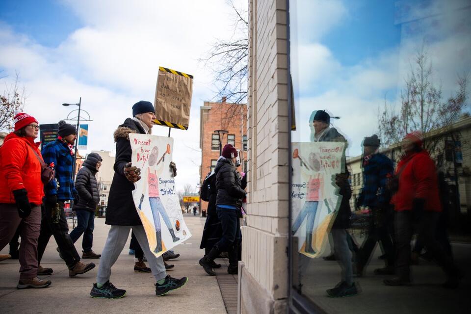 Iowa City mourns, protests death of Minnesota woman killed by ICE agent ...