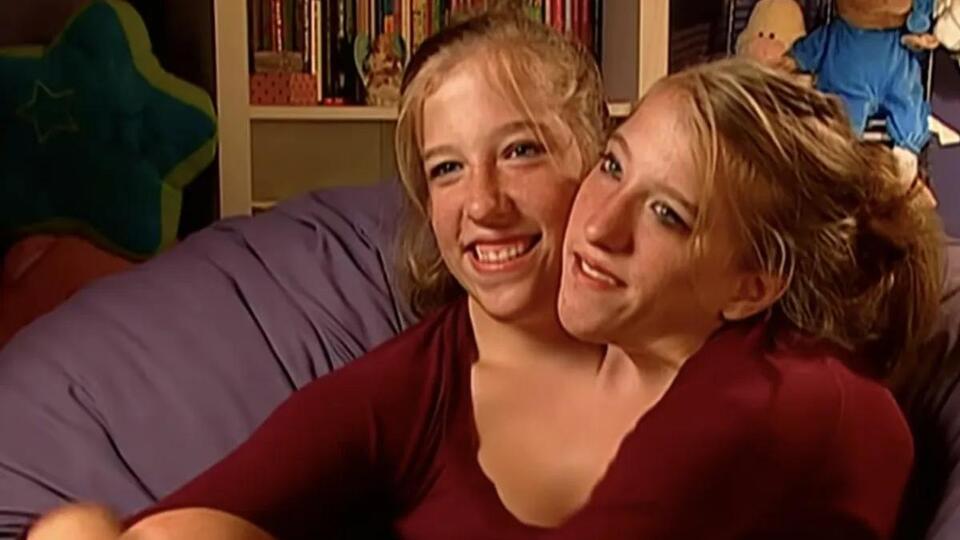 Conjoined Twin Abby Hensel’s Marriage Certificate Reveals Brittany Wasn ...