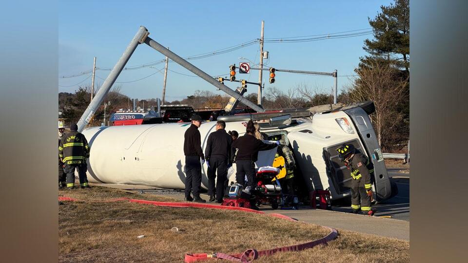 Tractor-trailer rolls over in Danvers - NewsBreak
