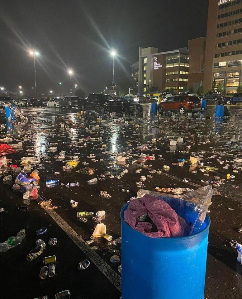 OPINION | The problem of tailgating trash needs to be addressed - NewsBreak