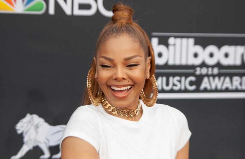 Janet Jackson receives Icon Award at DAC 2025 gala - NewsBreak