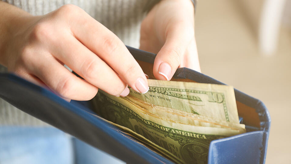6 Easy Tricks To Stop Wasting Money - NewsBreak