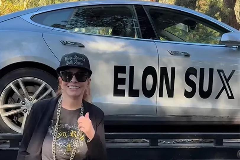 Elvira, Mistress of the Dark, protests Elon Musk by using her Tesla car ...