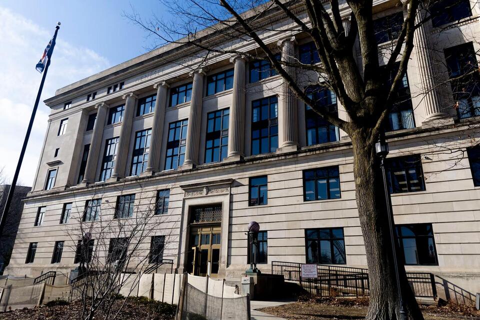 Judge withdraws sentencing agreement in flight instructor hidden camera ...