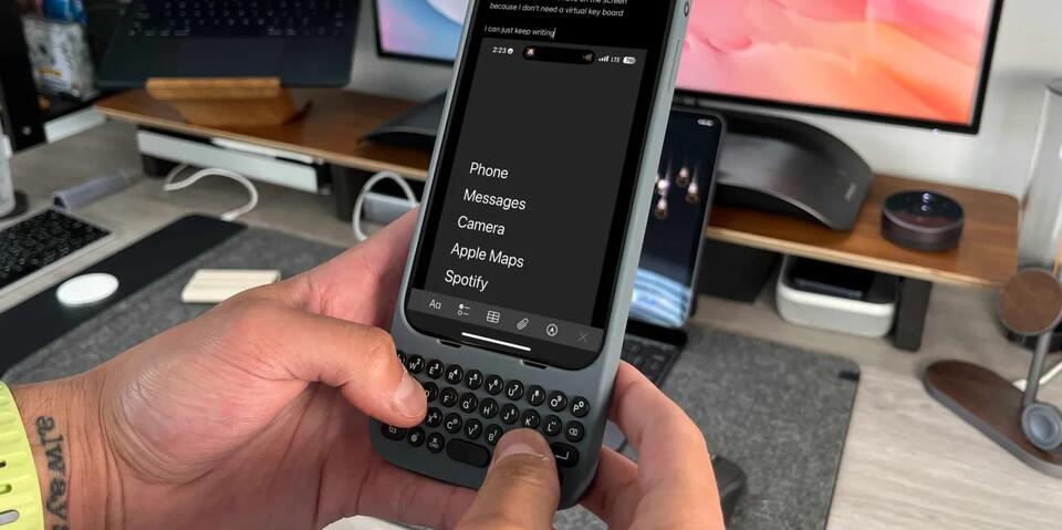 Clicks Keyboard case: Surprisingly great or gimmicky gadget? [Hands on ...