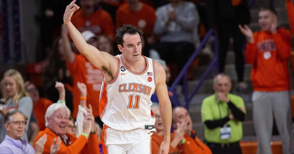 Davidson scores 21 straight points, finishes with 25 as No. 22 Clemson ...