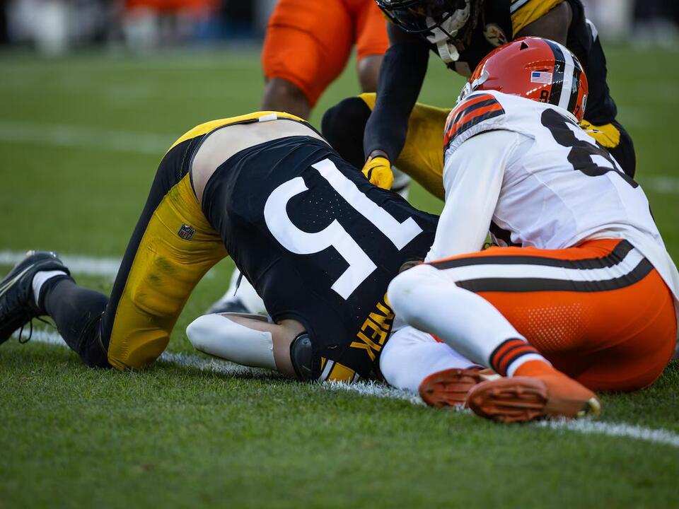 Browns cut ties with top draft bust after ugly day against Pittsburgh ...