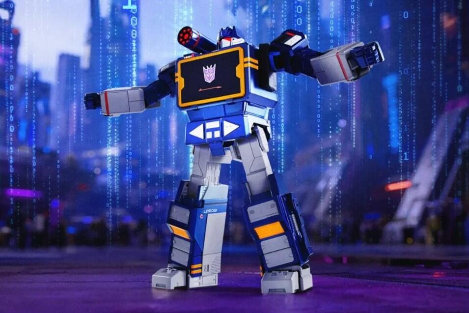 Robosen's $1,400 Soundwave Transformer Actually Works as a Bluetooth ...