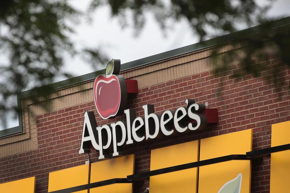 Woman Arrested After Spraying Mace in Tuscaloosa Mall Applebee's ...