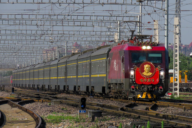 Trains: A Chinese Family History of Railway Journeys, Exile, and ...