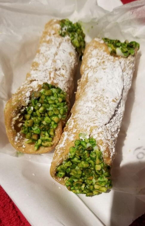 Top 5 Best Cannolis in Chicago and Suburbs - NewsBreak