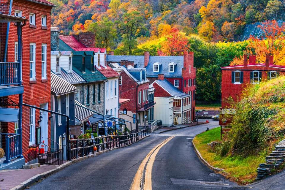 The Top Small Towns for Taking in the Fall Foliage - NewsBreak