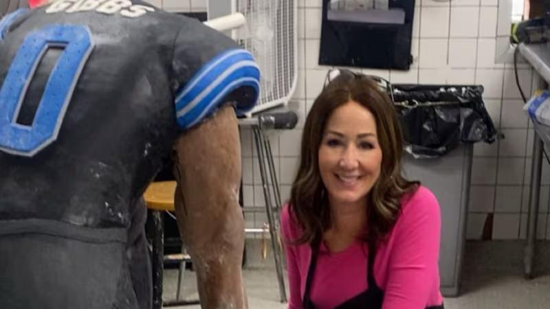 Rochester bakery unveils second life-size cake mimicking iconic Lions ...