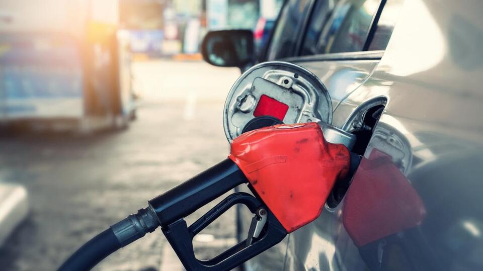 Gas price drops slightly in Michigan - NewsBreak
