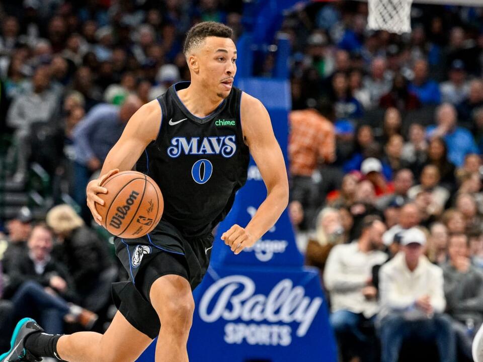 Mavericks' Dante Exum Saves The Ball In Dennis Rodman Style