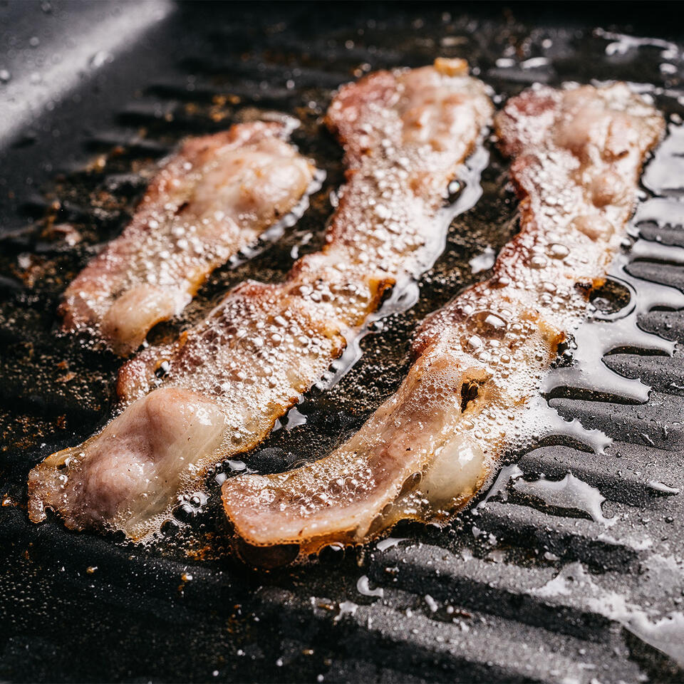 6 Foods That Can 'Clog Your Arteries' If Eaten Regularly: Bacon, More ...