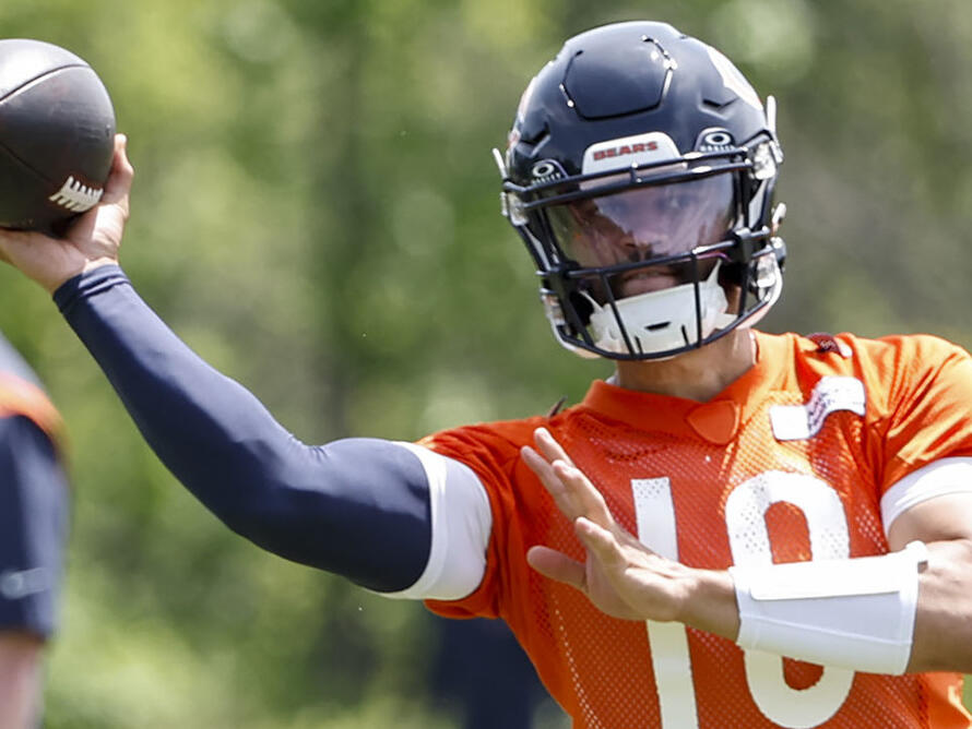 'Creative' Caleb Williams Throws 'Patrick Mahomes-Type Pass' In Bears ...