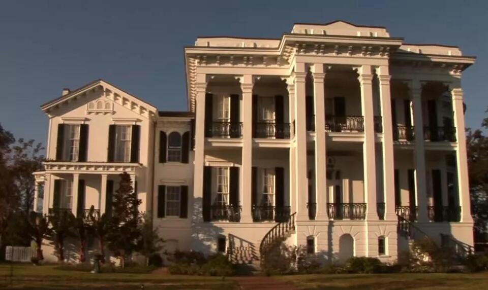 BREAKING: Iconic Nottoway Plantation Destroyed By Fire - NewsBreak