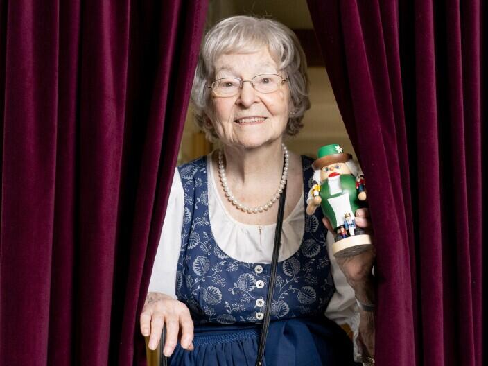 A 101-year-old runs the largest nutcracker museum in the U.S. Here's a ...