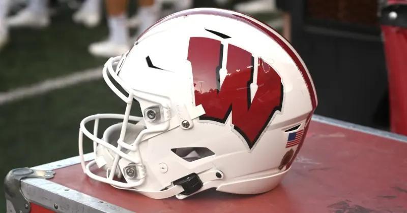 Wisconsin announces death of former offensive lineman, Packers draft ...