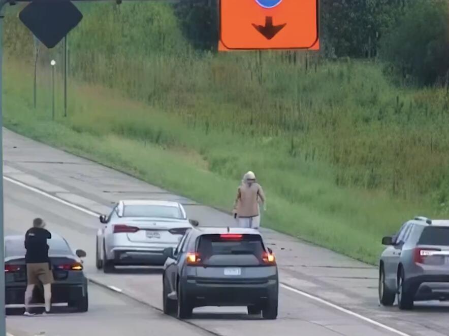 Charges: Man who sparked armed standoff that closed I-35 had 44 lbs. of ...