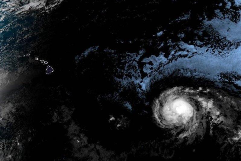 Hawaii under state of emergency as Hurricane Kiko approaches - NewsBreak