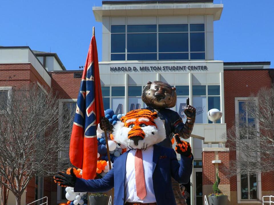 Aubie the Tiger statue unveiled outside student center