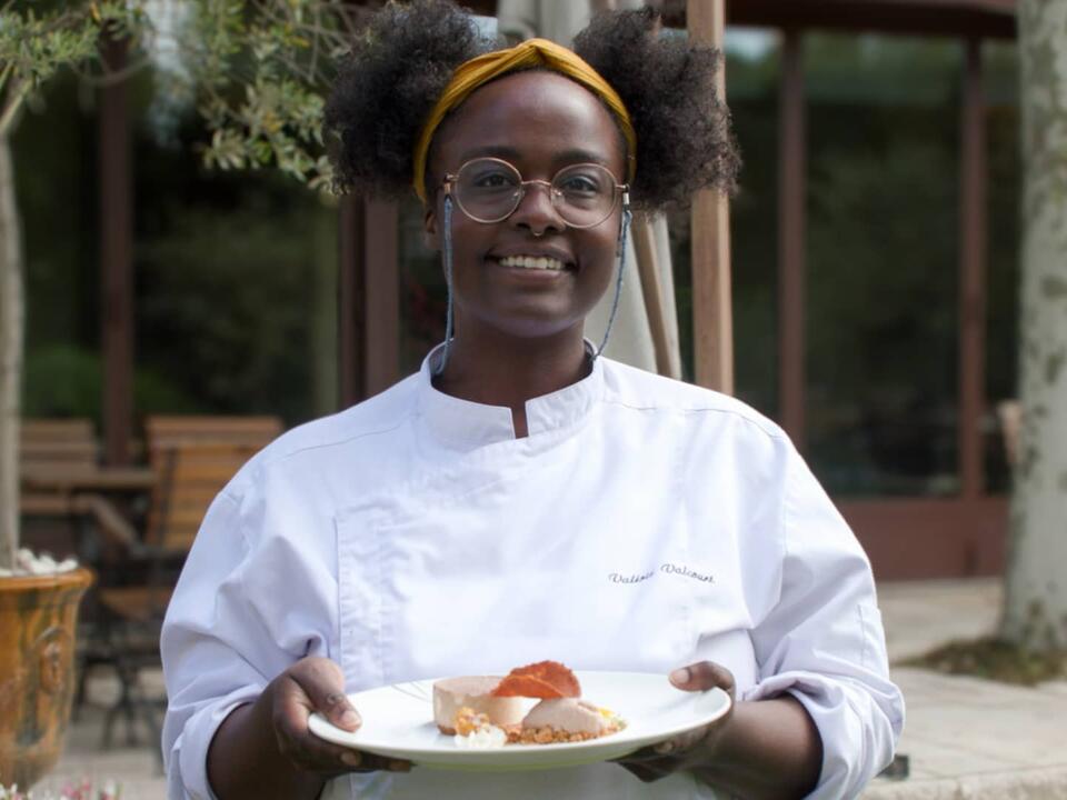 How this millennial earns $30,000 baking pastries in France