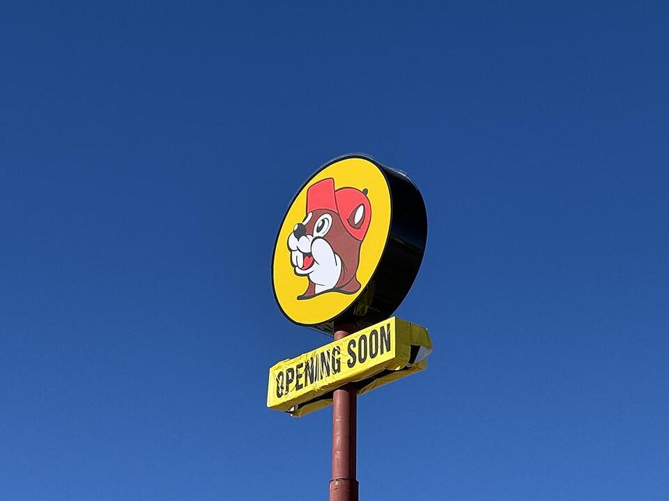 The Buc-ee’s Sign is Finally Up in Colorado - NewsBreak