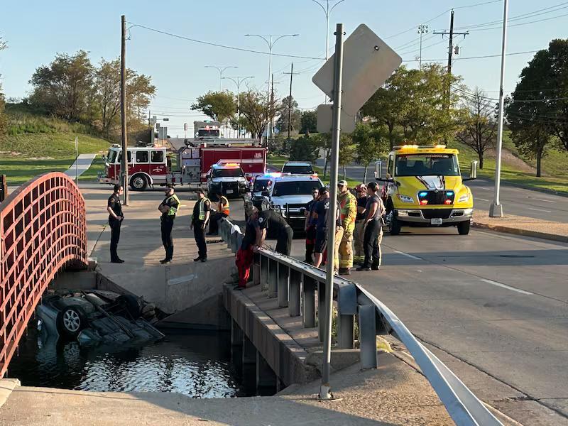 LFR Dive Team retrieves car from water at Mae Simmons Park