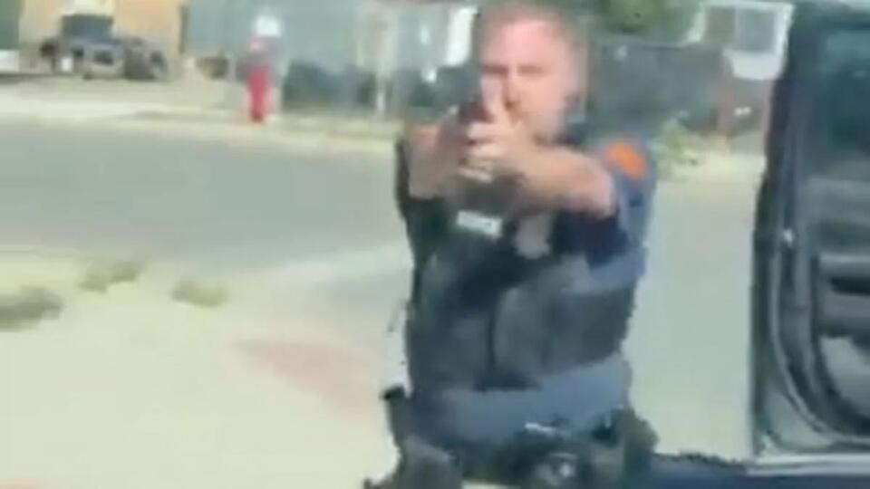 ICE agents filmed in Colorado, pointing guns at a family and smashing a ...