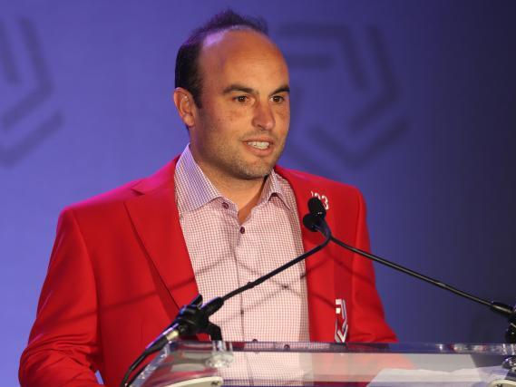 Landon Donovan hair: Why Fox broadcaster's new look is drawing ...
