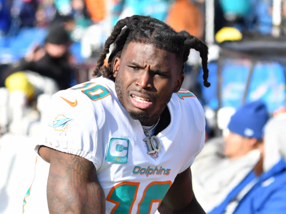 Mike McDaniel Roasted Tyreek Hill With Simple Question After Playoff Loss