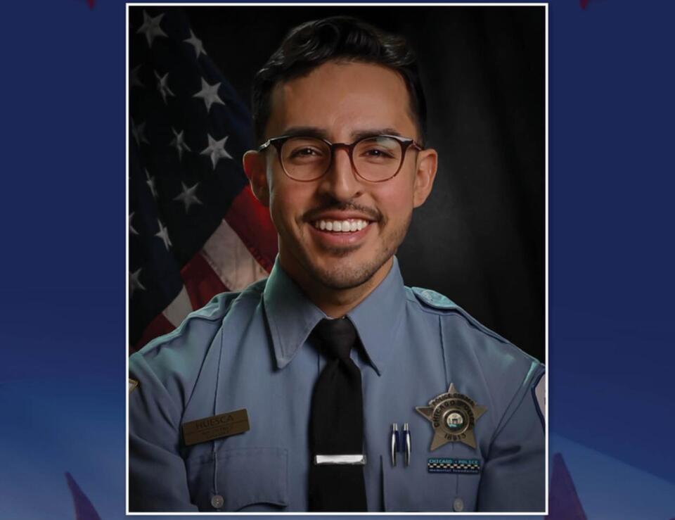 Manhunt underway for man charged in killing of Chicago Police Officer ...