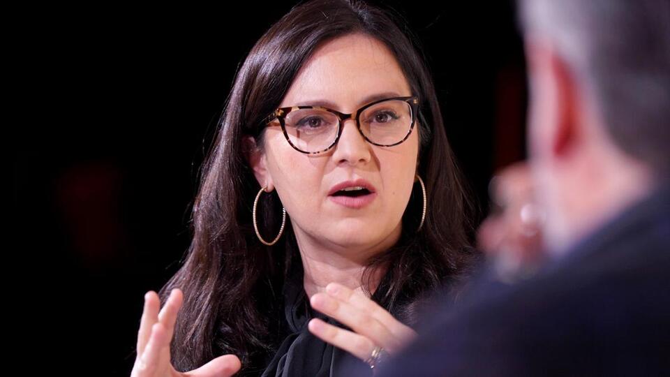 CBS Boss Secretly Knifes ‘60 Minutes’ Reporter She Tried to Censor ...