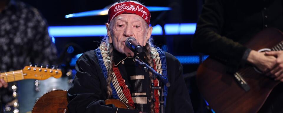 “Highly Recommended”: Willie Nelson and His Wife Annie Announce a Cannabis Cookbook - NewsBreak