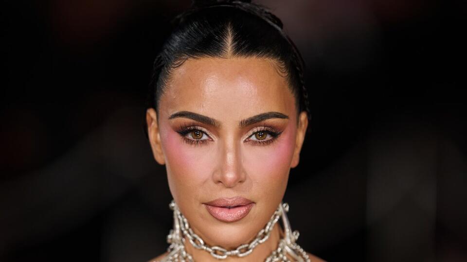 Kim Kardashian Reveals She’ll Be a Qualified Attorney in 2 Weeks ...