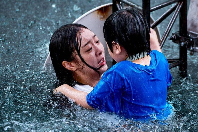 Netflix fans get 'chills' as 'mind-blowing' new Korean disaster film ...