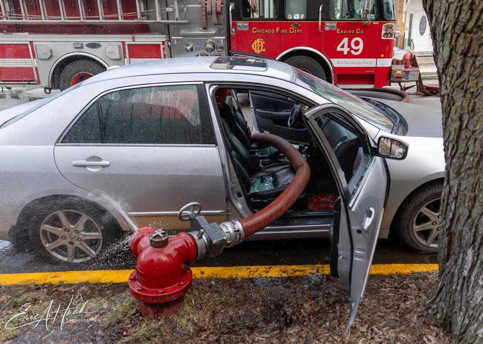 Chicago (IL) FD Resolves Car Blocking Hydrant Problem - NewsBreak