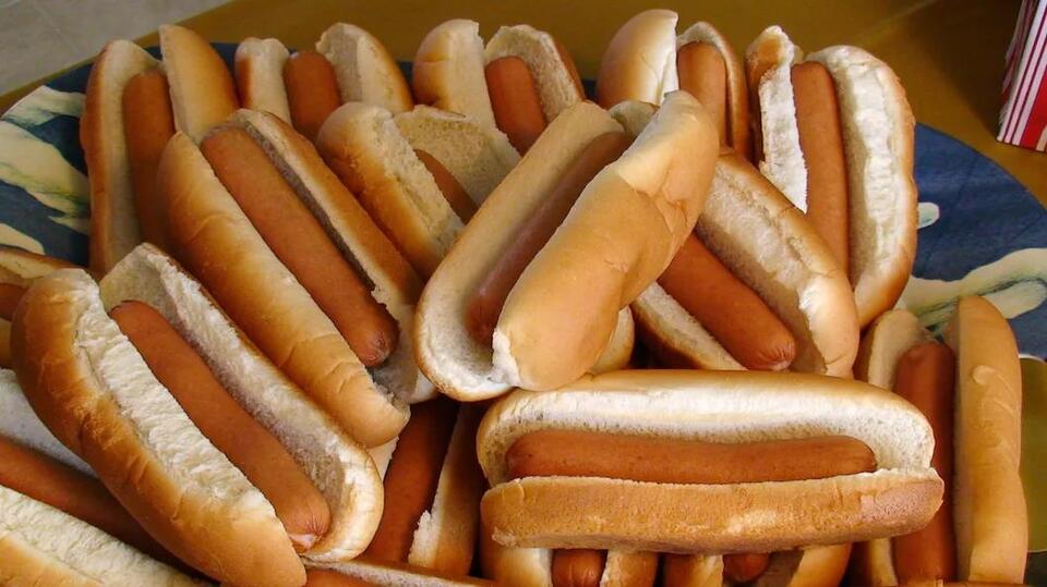 Surprising Number Of Americans Use Strange Condiment On Hot Dog - NewsBreak