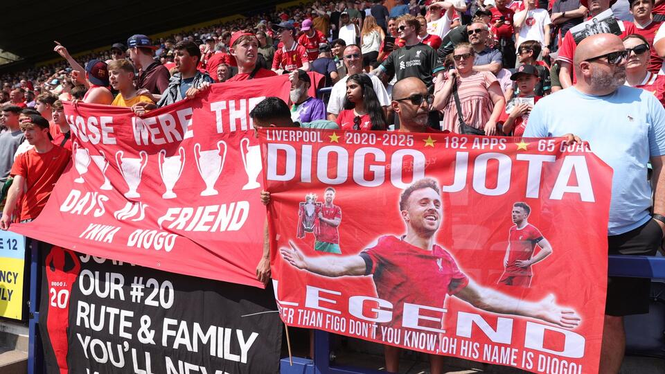 Diogo Jota: Liverpool pay tribute to forward and his brother Andre ...