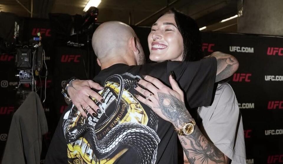 UFC Fighter Alexander Volkanovski Wishes Rhea Ripley Good Luck For WWE ...