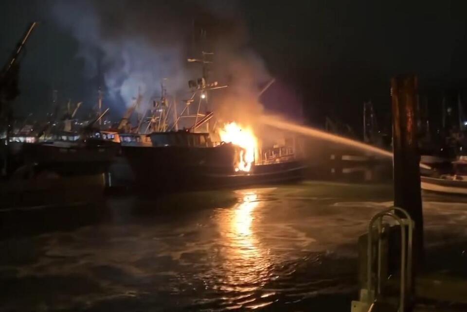 Bellingham marina boat fire under investigation - NewsBreak