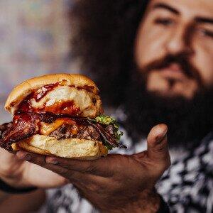 The most caloric burgers at 20 fast-food chains - NewsBreak