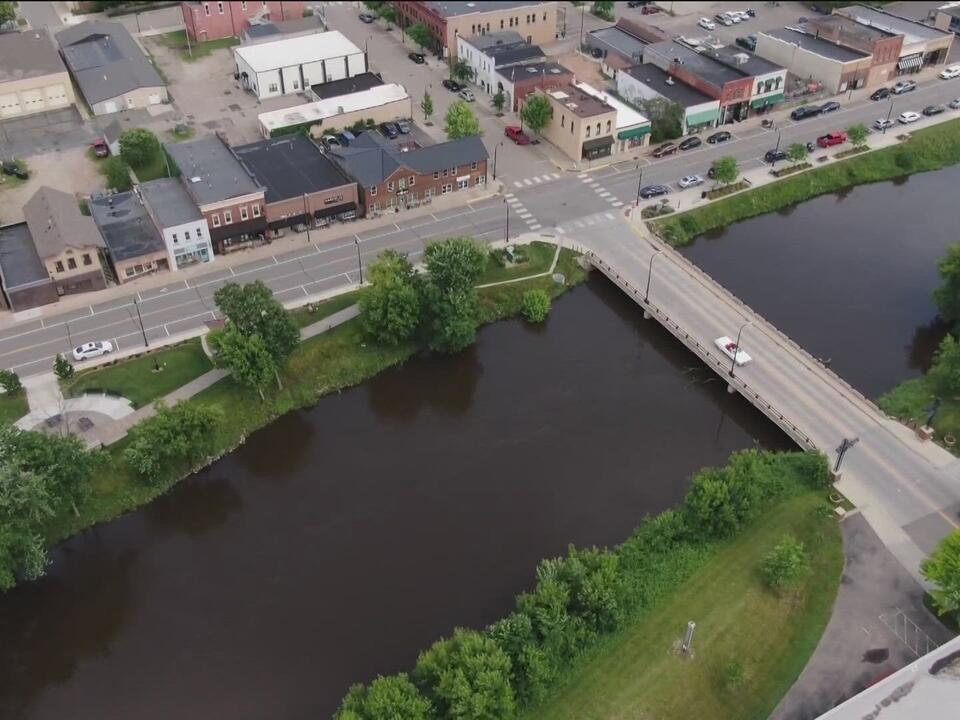 Crow River nears flood stages in Delano