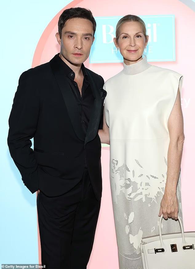 Gossip Girl vet Kelly Rutherford's son Hermes, 18, towers over her ...