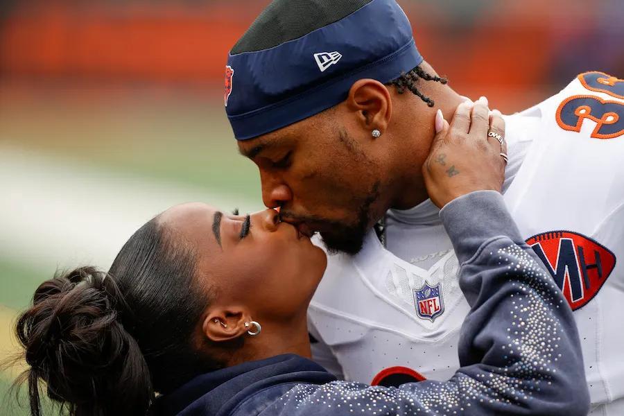 6 Celebrities Who Found Love On a Dating App! - NewsBreak